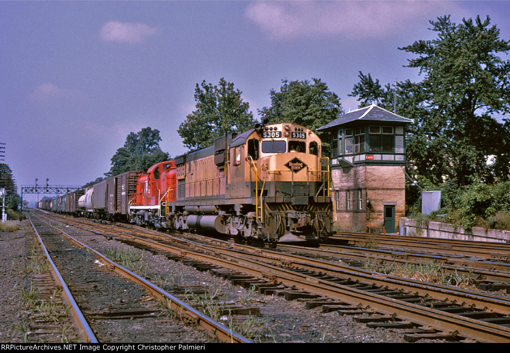 RDG C630 5305 and CNJ RS3 1552